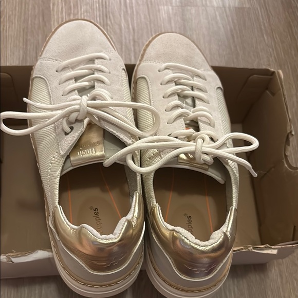 Hush Puppies | Shoes | Hush Puppies Gold And White Womens Sneakers 75 ...